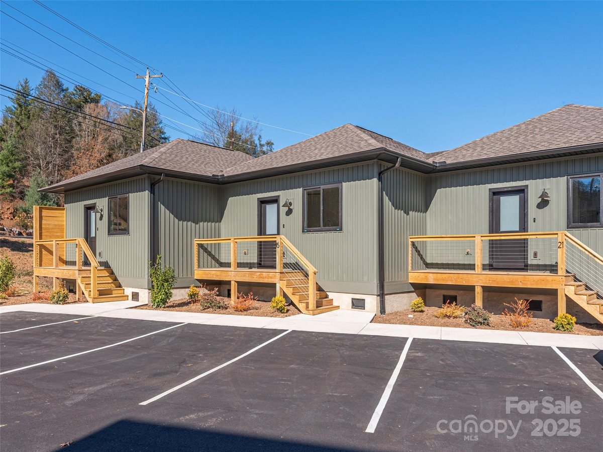 15 LEAP FROG PARK, WAYNESVILLE, NC 28786 – Mountain Dream