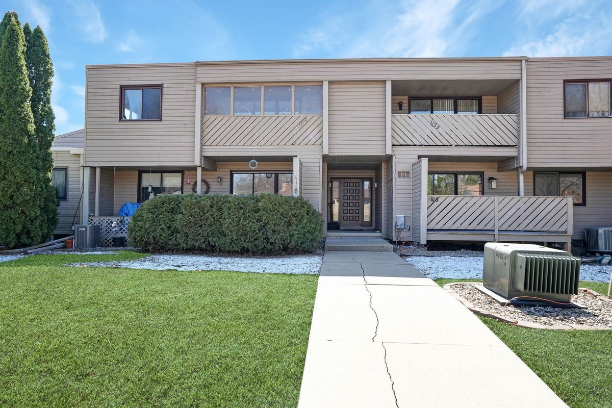 1114 PRAIRIE MEADOW COURT #12, WATERLOO, IA 50702