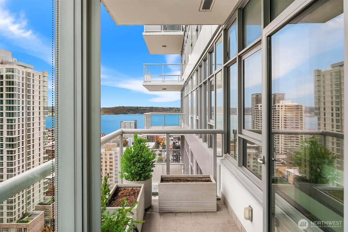 588 BELL ST #2405S, SEATTLE, WA 98121 - Ewing & Clark Inc.
