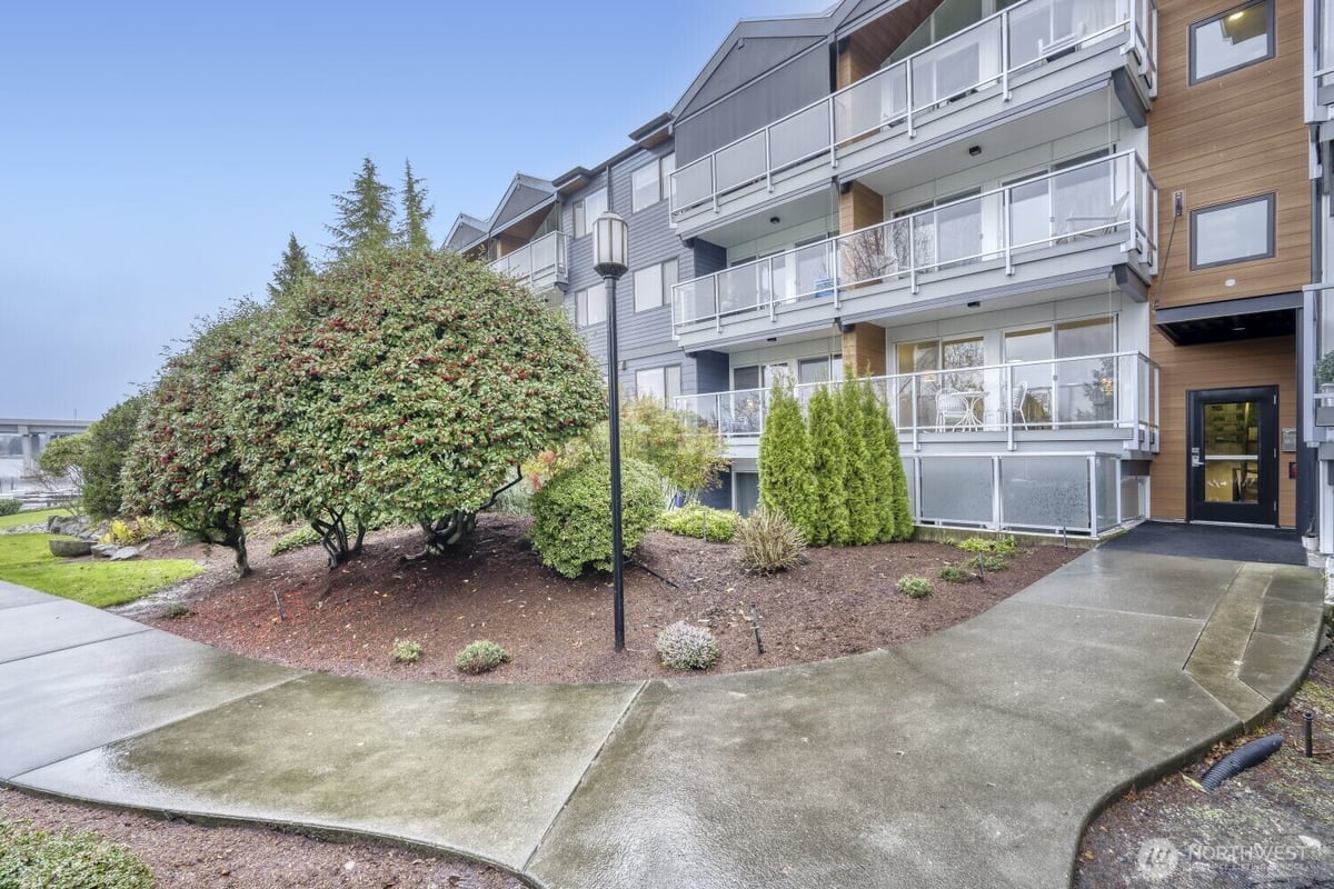 2501 CANTERBURY LANE E #215, SEATTLE, WA 98112 - Ewing & Clark Inc.