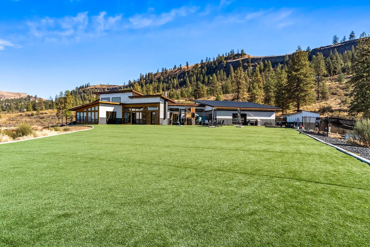 29249 E ROCK LAND WAY, SEVEN BAYS, WA 99122 – Rogue Real Estate
